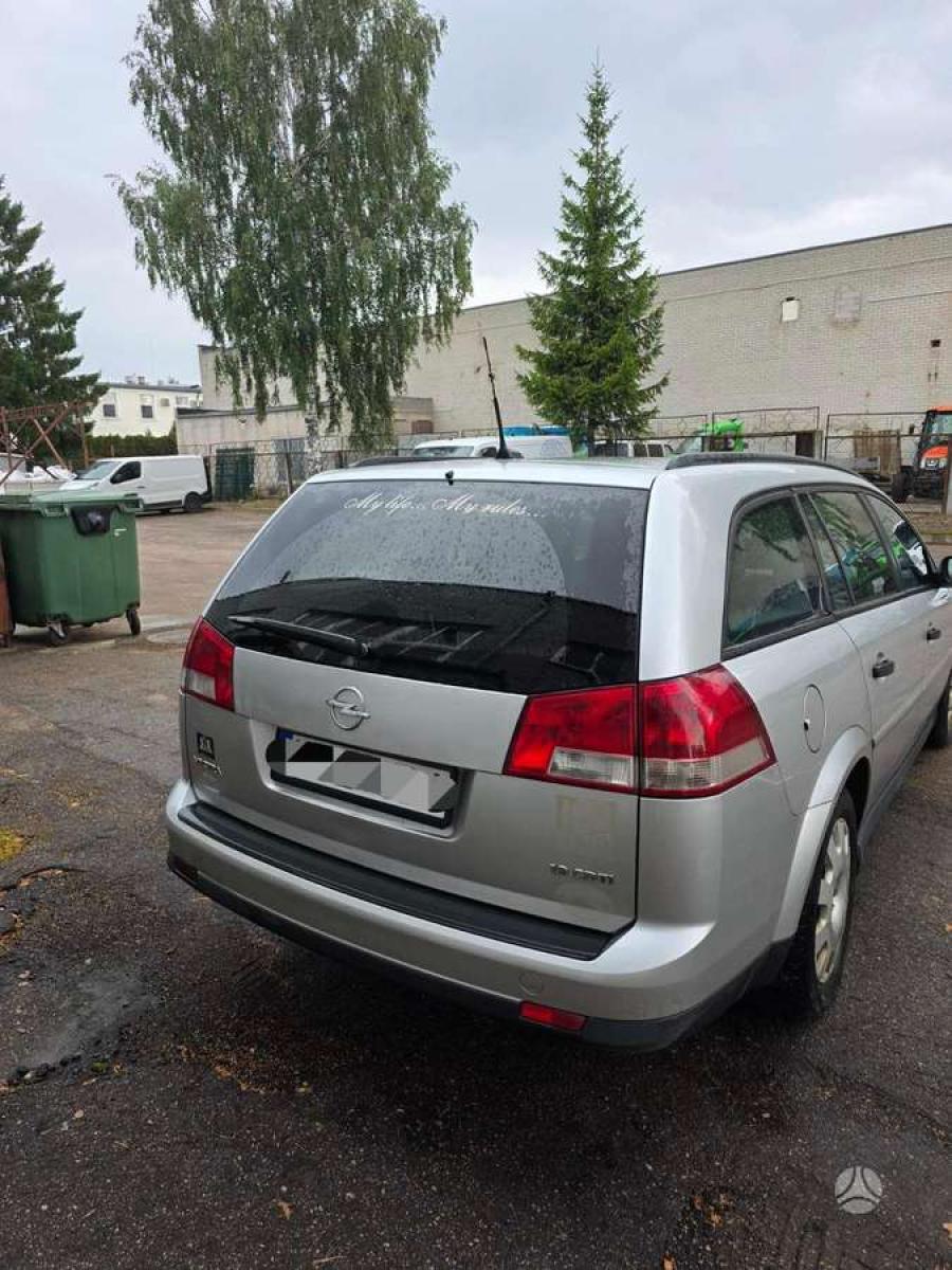 Grey Opel Vectra 2006 in Vilnius, with an engine capacity of 1.91 L and mileage of 265 thousand km for 1200 €, photo 5 on AUTOMOTO.COM.LV