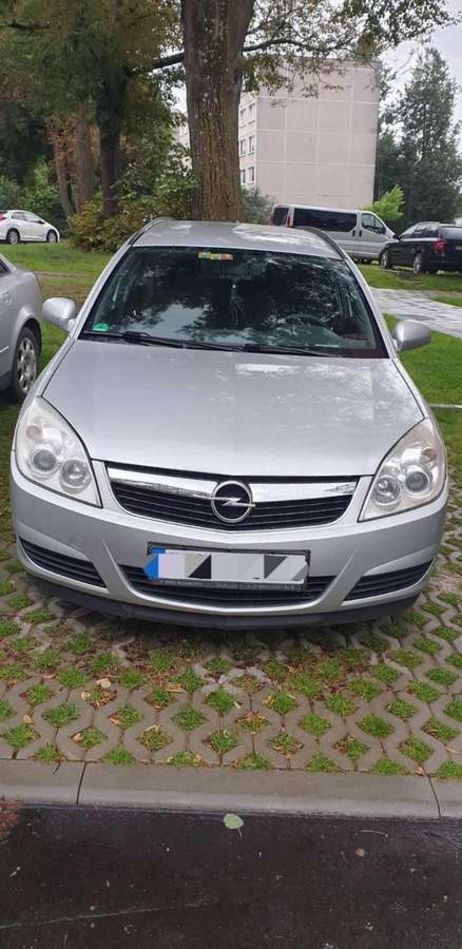 Grey Opel Vectra 2006 in Vilnius, with an engine capacity of 1.91 L and mileage of 265 thousand km for 1200 €, photo 6 on AUTOMOTO.COM.LV