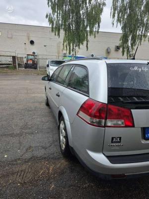 Grey Opel Vectra 2006 in Vilnius, with an engine capacity of 1.91 L and mileage of 265 thousand km for 1200 €, photo 8 on AUTOMOTO.COM.LV
