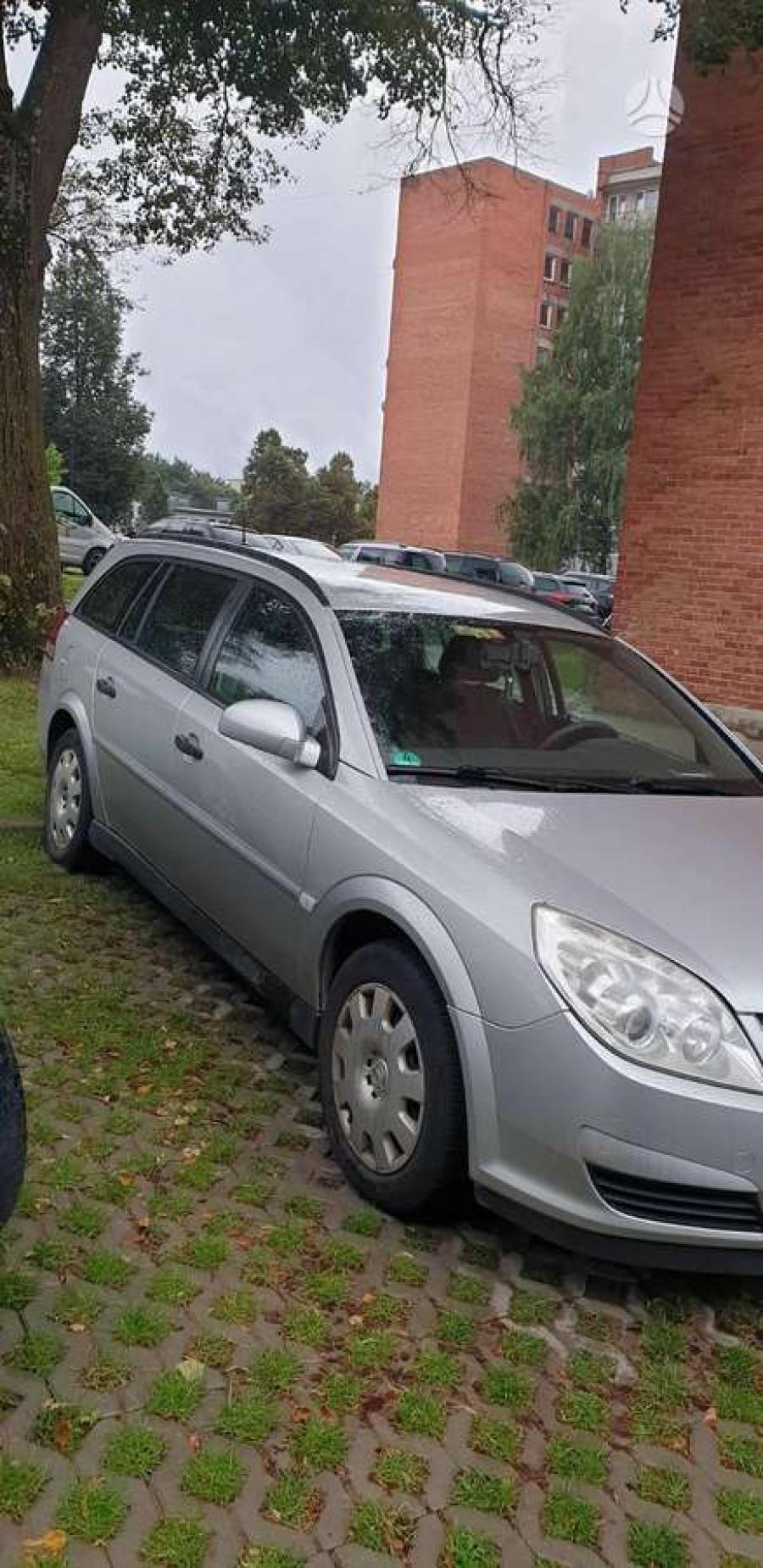 Grey Opel Vectra 2006 in Vilnius, with an engine capacity of 1.91 L and mileage of 265 thousand km for 1200 €, photo 9 on AUTOMOTO.COM.LV