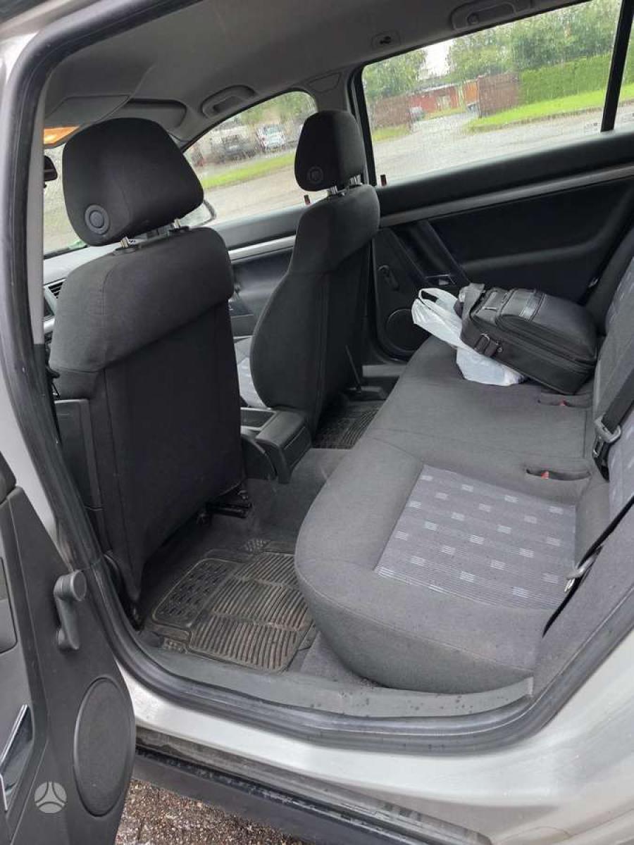 Grey Opel Vectra 2006 in Vilnius, with an engine capacity of 1.91 L and mileage of 265 thousand km for 1200 €, photo 11 on AUTOMOTO.COM.LV