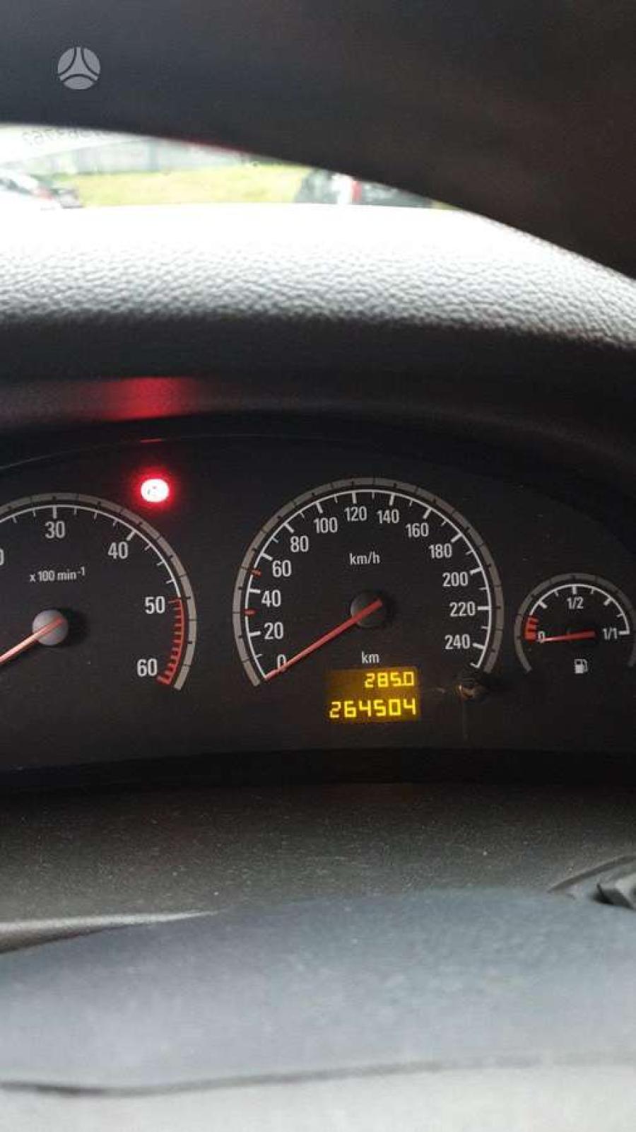 Grey Opel Vectra 2006 in Vilnius, with an engine capacity of 1.91 L and mileage of 265 thousand km for 1200 €, photo 12 on AUTOMOTO.COM.LV