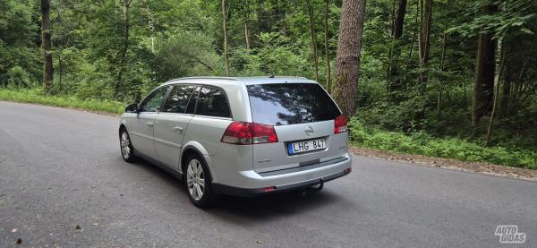 Grey Opel Vectra 2006 in Alytus, with an engine capacity of 1.90 L and mileage of 310 thousand km for 1150 €, photo 3 on AUTOMOTO.COM.LV