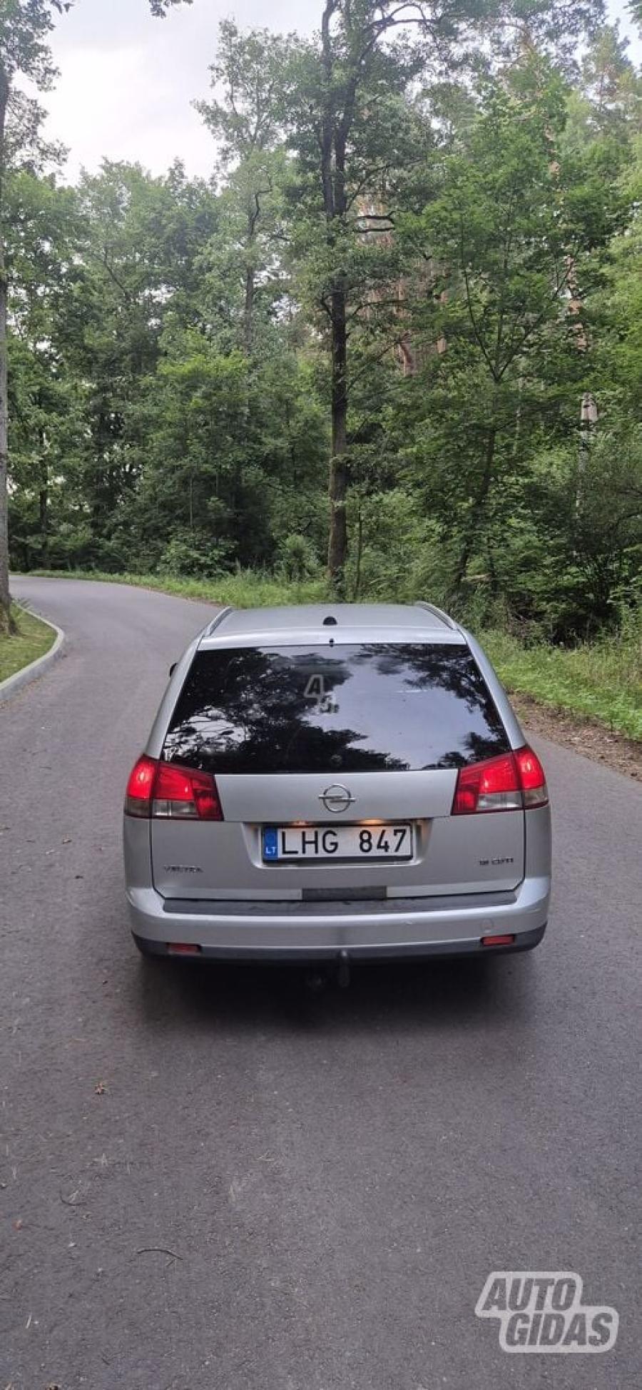 Grey Opel Vectra 2006 in Alytus, with an engine capacity of 1.90 L and mileage of 310 thousand km for 1150 €, photo 5 on AUTOMOTO.COM.LV