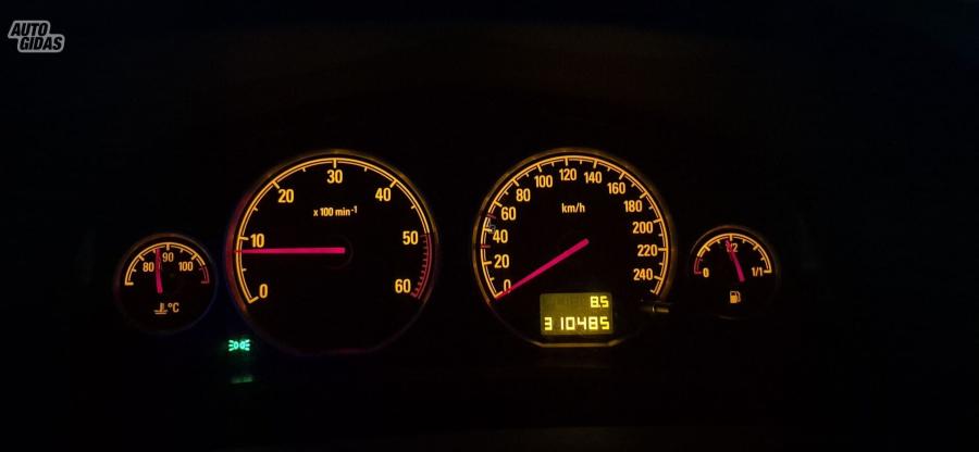 Grey Opel Vectra 2006 in Alytus, with an engine capacity of 1.90 L and mileage of 310 thousand km for 1150 €, photo 14 on AUTOMOTO.COM.LV