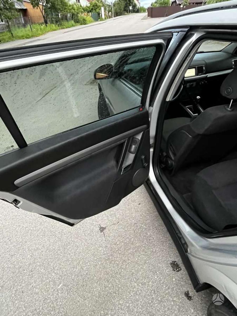 Grey Opel Vectra 2006 in Jurbarkas, with an engine capacity of 1.91 L and mileage of 332 thousand km for 1350 €, photo 12 on AUTOMOTO.COM.LV