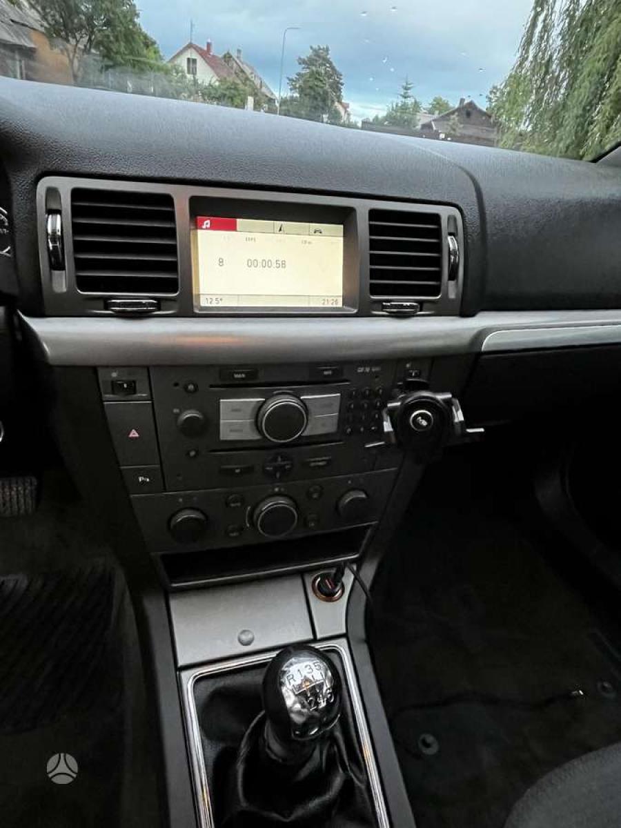 Grey Opel Vectra 2006 in Jurbarkas, with an engine capacity of 1.91 L and mileage of 332 thousand km for 1350 €, photo 17 on AUTOMOTO.COM.LV