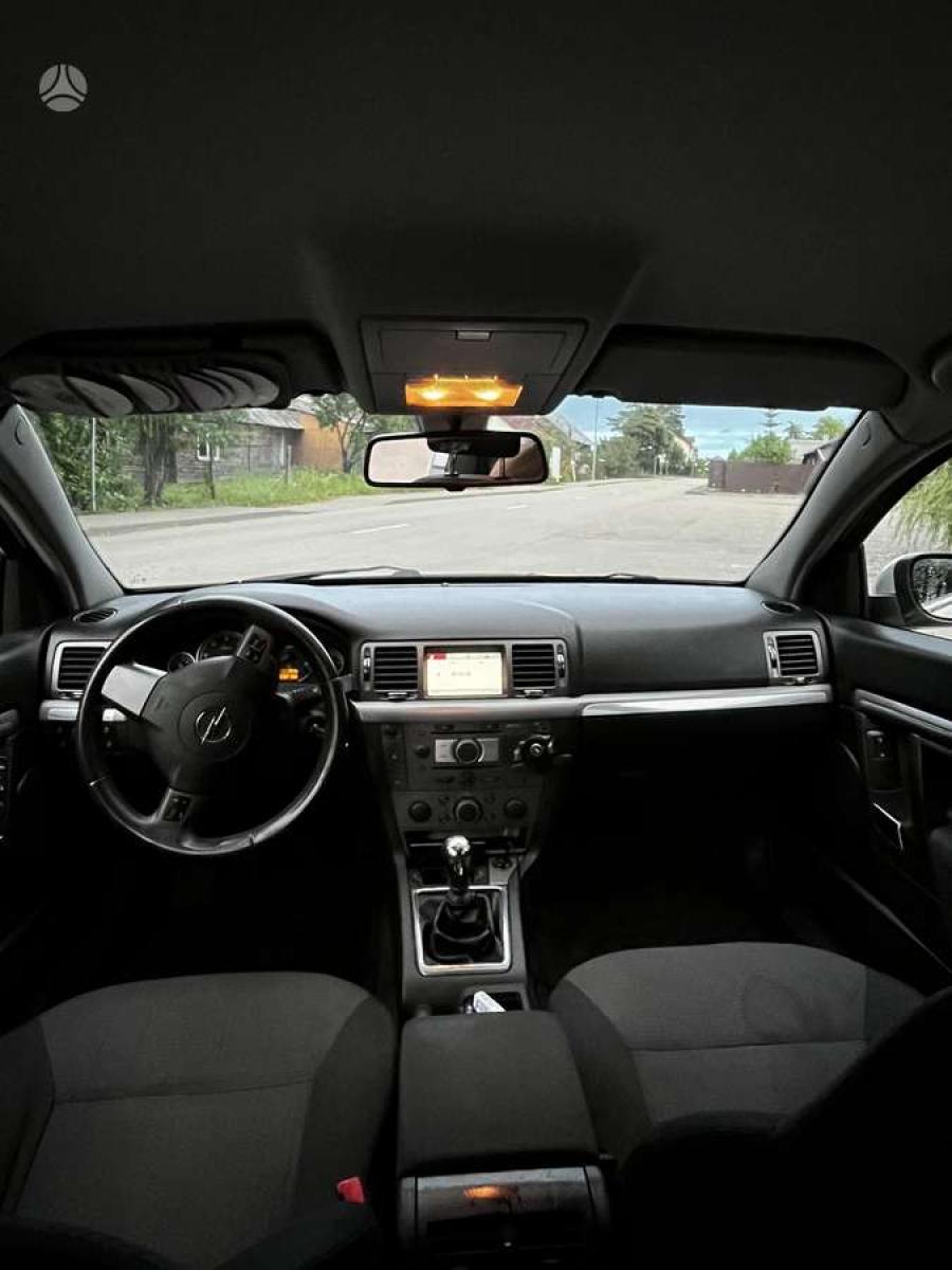 Grey Opel Vectra 2006 in Jurbarkas, with an engine capacity of 1.91 L and mileage of 332 thousand km for 1350 €, photo 19 on AUTOMOTO.COM.LV