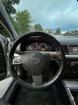 Grey Opel Vectra 2006 in Jurbarkas, with an engine capacity of 1.91 L and mileage of 332 thousand km for 1350 €, photo 20 on AUTOMOTO.COM.LV