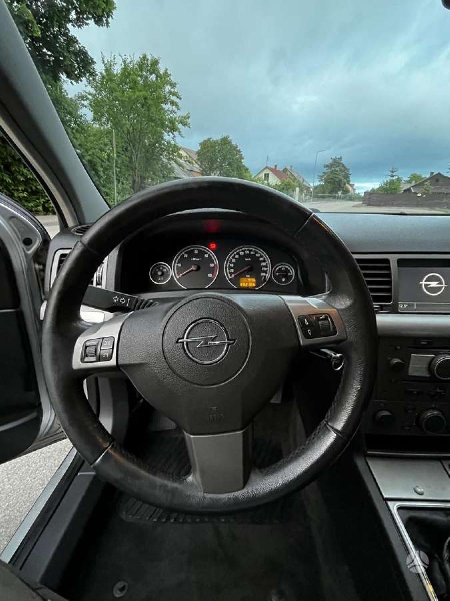Grey Opel Vectra 2006 in Jurbarkas, with an engine capacity of 1.91 L and mileage of 332 thousand km for 1350 €, photo 20 on AUTOMOTO.COM.LV
