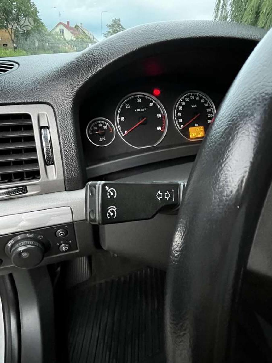 Grey Opel Vectra 2006 in Jurbarkas, with an engine capacity of 1.91 L and mileage of 332 thousand km for 1350 €, photo 21 on AUTOMOTO.COM.LV