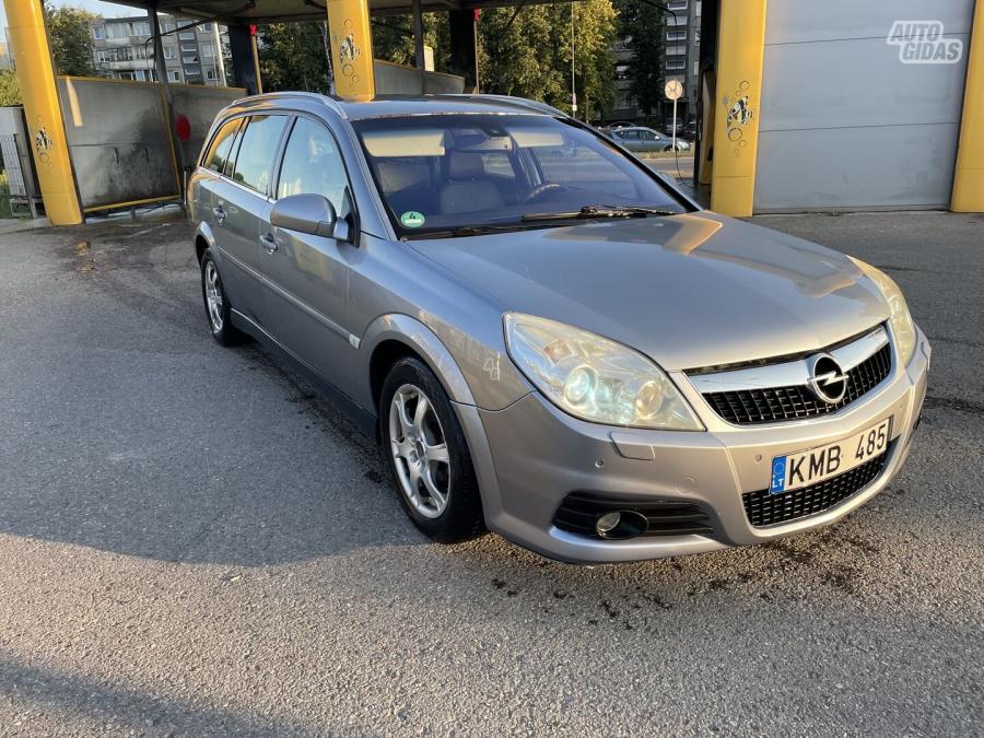 Grey Opel Vectra 2006 in Kaunas, with an engine capacity of 1.90 L and mileage of 382 thousand km for 1200 €, photo 1 on AUTOMOTO.COM.LV