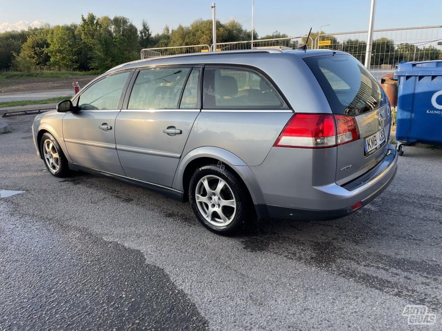Grey Opel Vectra 2006 in Kaunas, with an engine capacity of 1.90 L and mileage of 382 thousand km for 1200 €, photo 4 on AUTOMOTO.COM.LV