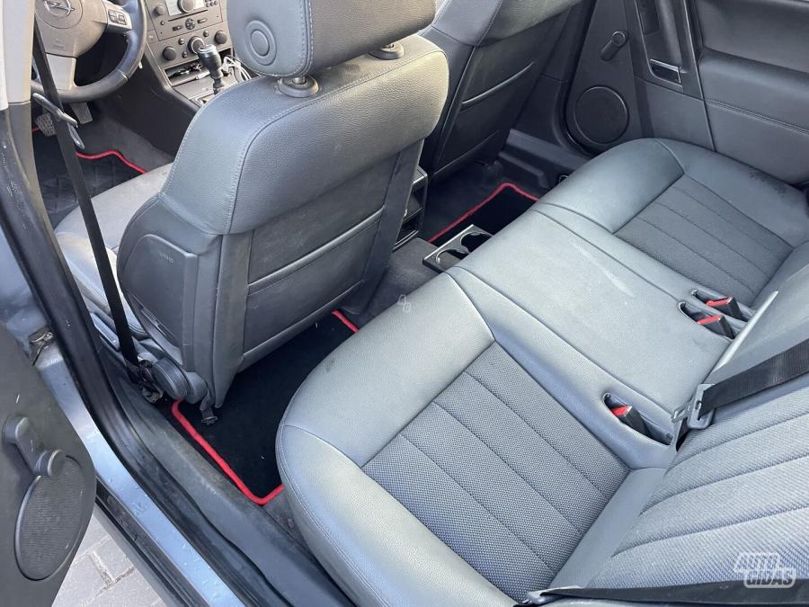 Grey Opel Vectra 2006 in Kaunas, with an engine capacity of 1.90 L and mileage of 382 thousand km for 1200 €, photo 10 on AUTOMOTO.COM.LV