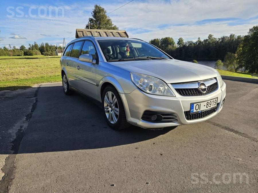 Grey Opel Vectra 2006 in Riga, with an engine capacity of 1.90 L and mileage of 370 thousand km for 1350 €, photo 3 on AUTOMOTO.COM.LV