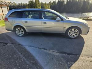 Grey Opel Vectra 2006 in Riga, with an engine capacity of 1.90 L and mileage of 370 thousand km for 1350 €, photo 4 on AUTOMOTO.COM.LV