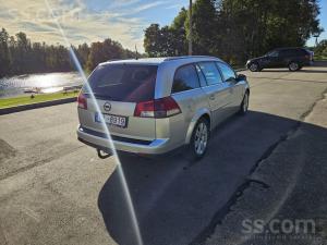 Grey Opel Vectra 2006 in Riga, with an engine capacity of 1.90 L and mileage of 370 thousand km for 1350 €, photo 5 on AUTOMOTO.COM.LV