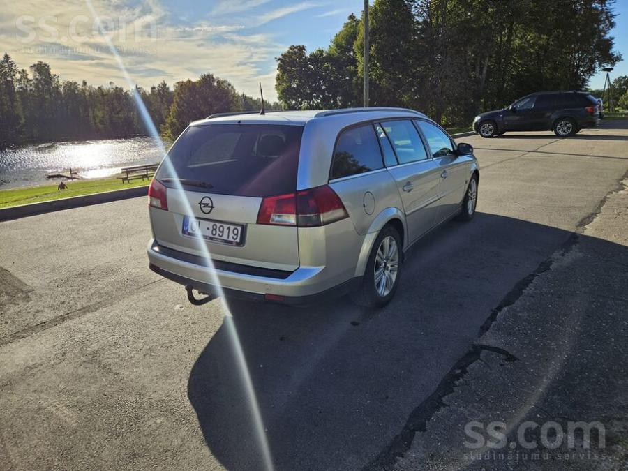 Grey Opel Vectra 2006 in Riga, with an engine capacity of 1.90 L and mileage of 370 thousand km for 1350 €, photo 5 on AUTOMOTO.COM.LV