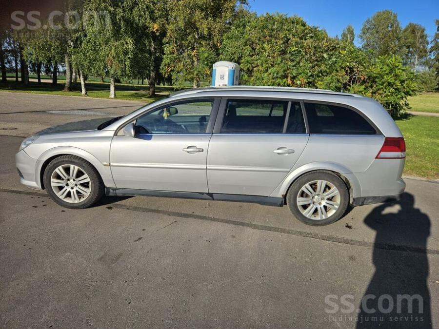 Grey Opel Vectra 2006 in Riga, with an engine capacity of 1.90 L and mileage of 370 thousand km for 1350 €, photo 8 on AUTOMOTO.COM.LV