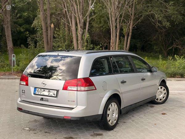 Grey Opel Vectra 2006 in Vilnius, with an engine capacity of 1.91 L and mileage of 265 thousand km for 1350 €, photo 3 on AUTOMOTO.COM.LV