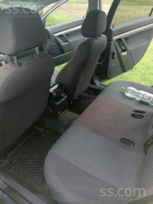 Grey Opel Vectra 2006 in Preili, with an engine capacity of 1.90 L and mileage of 386 thousand km for 1350 €, photo 5 on AUTOMOTO.COM.LV
