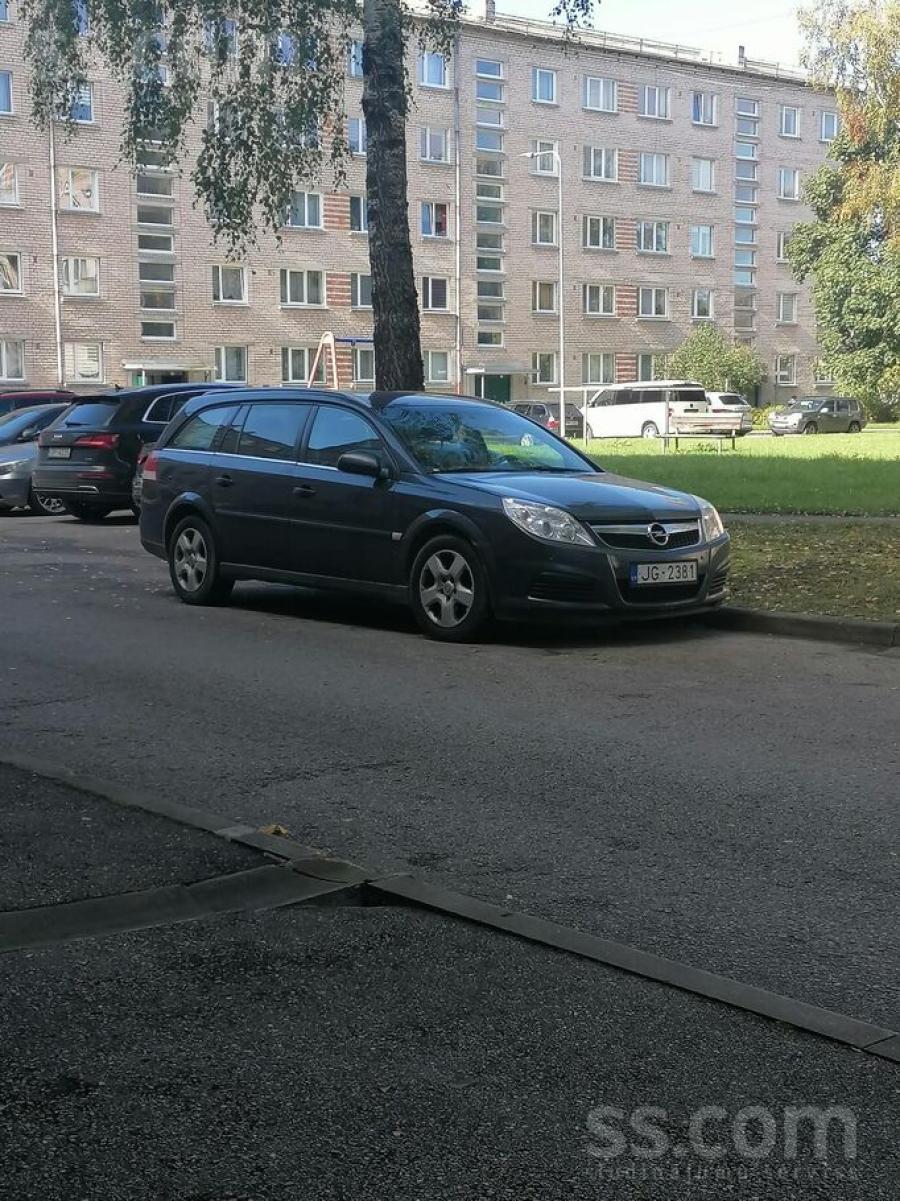 Grey Opel Vectra 2006 in Preili, with an engine capacity of 1.90 L and mileage of 386 thousand km for 1350 €, photo 7 on AUTOMOTO.COM.LV