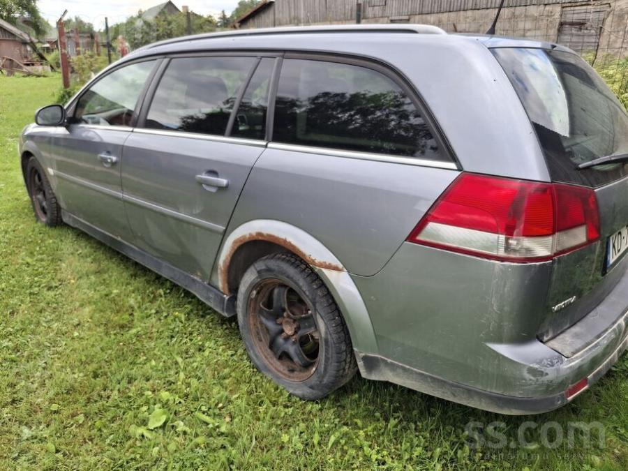 Grey Opel Vectra 2007 in Kuldiga, with an engine capacity of 1.90 L and mileage of 421 thousand km for 1110 €, photo 2 on AUTOMOTO.COM.LV