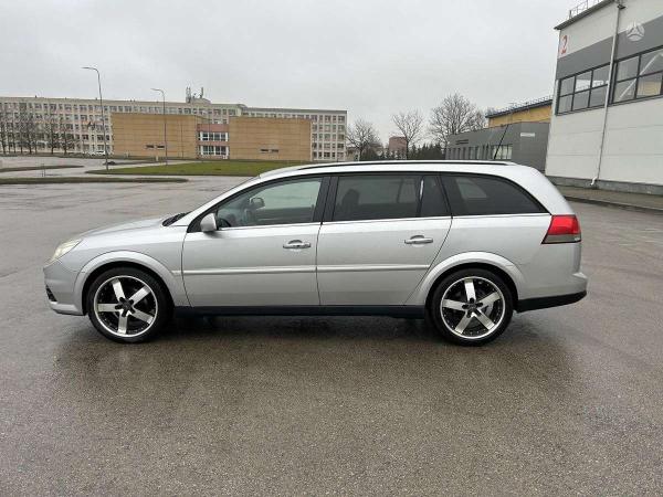 Grey Opel Vectra 2007 in Kaunas, with an engine capacity of 1.90 L and mileage of 432 thousand km for 2449 €, photo 2 on AUTOMOTO.COM.LV