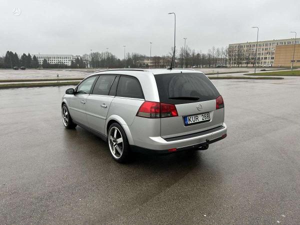 Grey Opel Vectra 2007 in Kaunas, with an engine capacity of 1.90 L and mileage of 432 thousand km for 2449 €, photo 3 on AUTOMOTO.COM.LV