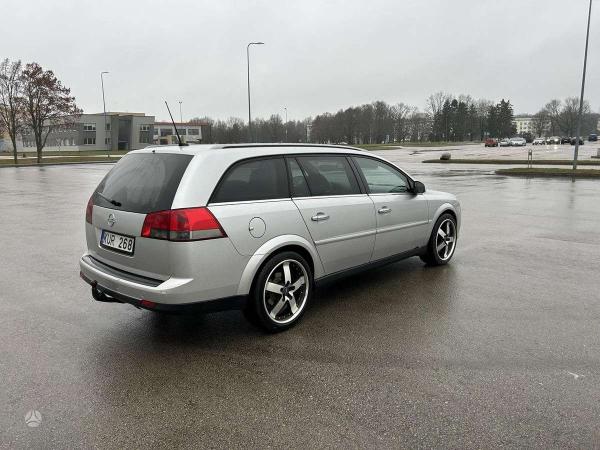 Grey Opel Vectra 2007 in Kaunas, with an engine capacity of 1.90 L and mileage of 432 thousand km for 2449 €, photo 4 on AUTOMOTO.COM.LV