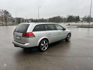 Grey Opel Vectra 2007 in Kaunas, with an engine capacity of 1.90 L and mileage of 432 thousand km for 2449 €, photo 4 on AUTOMOTO.COM.LV