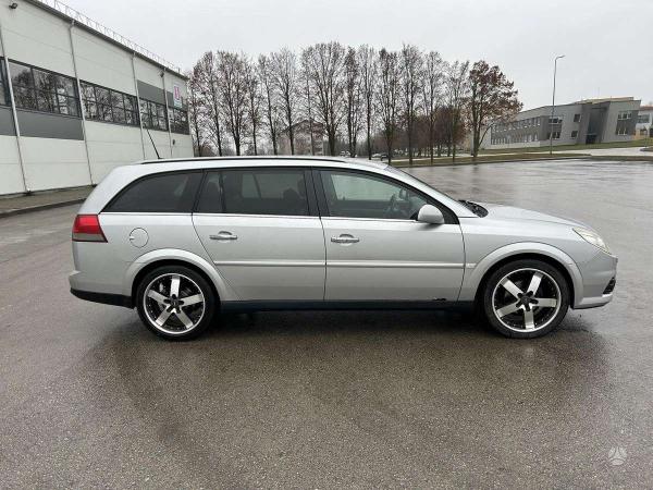Grey Opel Vectra 2007 in Kaunas, with an engine capacity of 1.90 L and mileage of 432 thousand km for 2449 €, photo 5 on AUTOMOTO.COM.LV