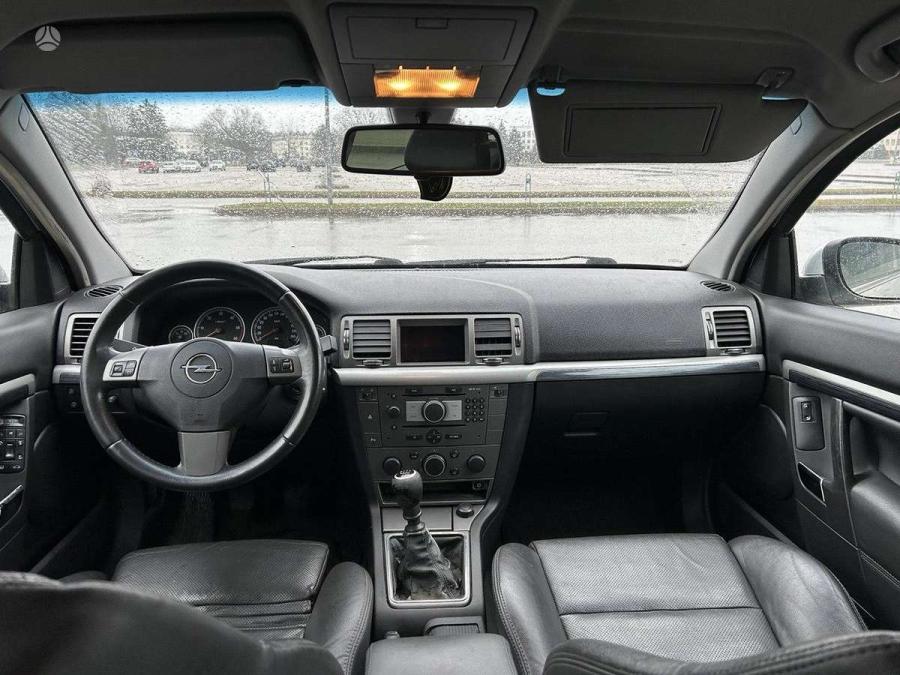 Grey Opel Vectra 2007 in Kaunas, with an engine capacity of 1.90 L and mileage of 432 thousand km for 2449 €, photo 8 on AUTOMOTO.COM.LV