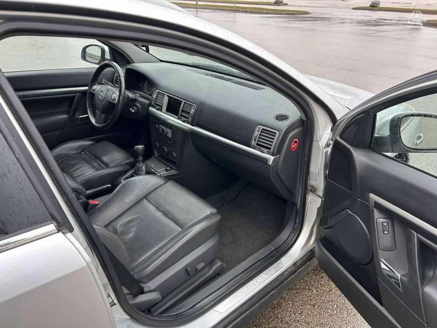 Grey Opel Vectra 2007 in Kaunas, with an engine capacity of 1.90 L and mileage of 432 thousand km for 2449 €, photo 13 on AUTOMOTO.COM.LV