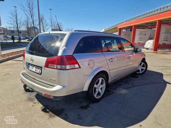 Grey Opel Vectra 2007 in Klaipeda, with an engine capacity of 3.00 L and mileage of 338 thousand km for 600 €, photo 2 on AUTOMOTO.COM.LV