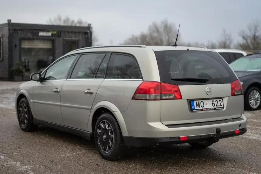 Pelēks Opel Vectra 2007 Liepāja, ar dzinēja tilpumu 1.90 L un nobraukumu 274 tūkst. km par 2800 €, foto 3 vietnē AUTOMOTO.COM.LV