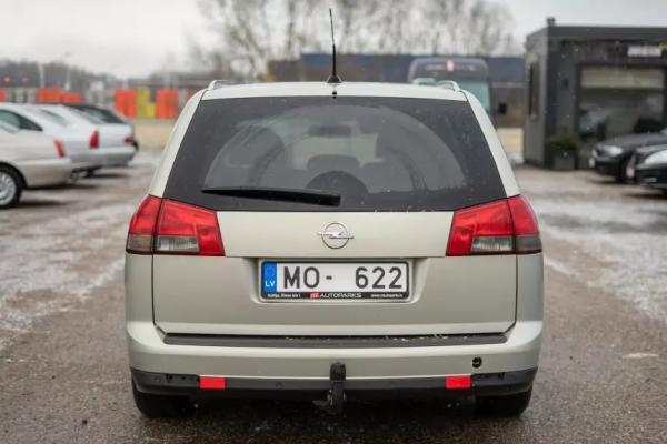 Grey Opel Vectra 2007 in Liepaja, with an engine capacity of 1.90 L and mileage of 274 thousand km for 2800 €, photo 3 on AUTOMOTO.COM.LV