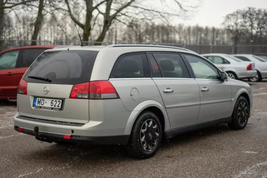 Pelēks Opel Vectra 2007 Liepāja, ar dzinēja tilpumu 1.90 L un nobraukumu 274 tūkst. km par 2800 €, foto 5 vietnē AUTOMOTO.COM.LV