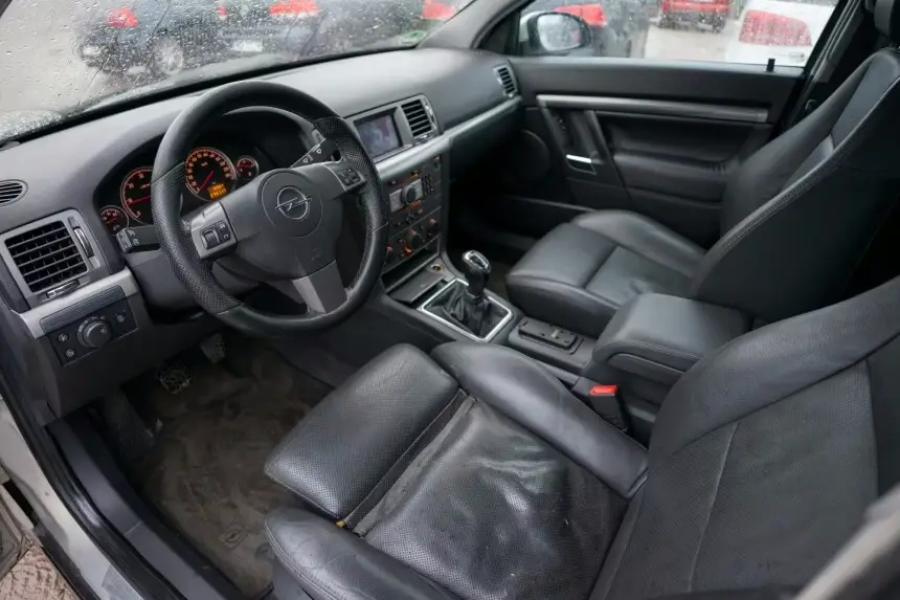 Pelēks Opel Vectra 2007 Liepāja, ar dzinēja tilpumu 1.90 L un nobraukumu 274 tūkst. km par 2800 €, foto 10 vietnē AUTOMOTO.COM.LV