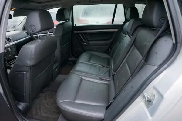 Grey Opel Vectra 2007 in Liepaja, with an engine capacity of 1.90 L and mileage of 274 thousand km for 2800 €, photo 10 on AUTOMOTO.COM.LV