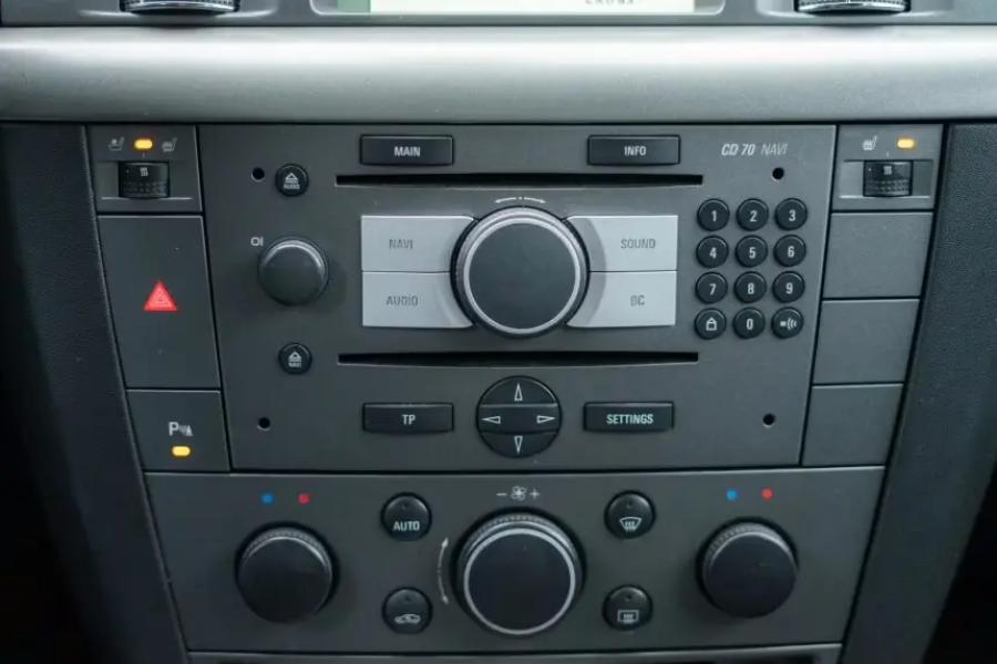 Pelēks Opel Vectra 2007 Liepāja, ar dzinēja tilpumu 1.90 L un nobraukumu 274 tūkst. km par 2800 €, foto 16 vietnē AUTOMOTO.COM.LV