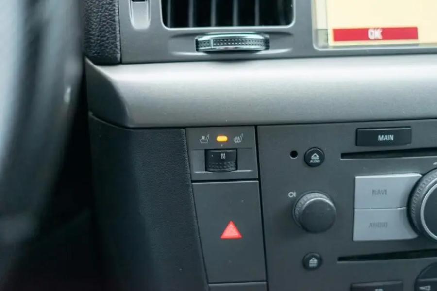Pelēks Opel Vectra 2007 Liepāja, ar dzinēja tilpumu 1.90 L un nobraukumu 274 tūkst. km par 2800 €, foto 17 vietnē AUTOMOTO.COM.LV