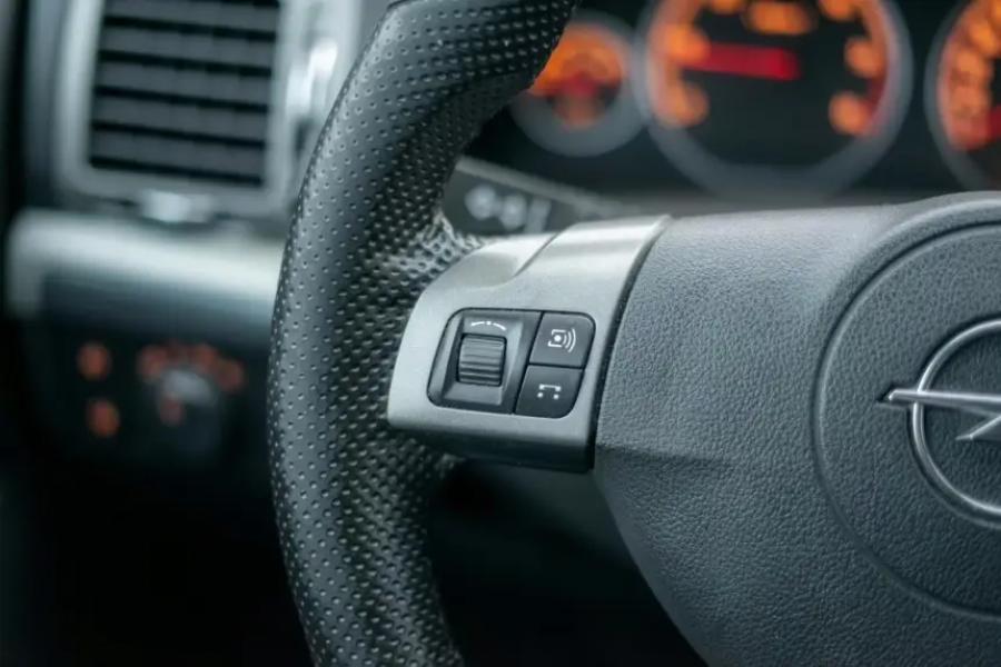 Pelēks Opel Vectra 2007 Liepāja, ar dzinēja tilpumu 1.90 L un nobraukumu 274 tūkst. km par 2800 €, foto 23 vietnē AUTOMOTO.COM.LV