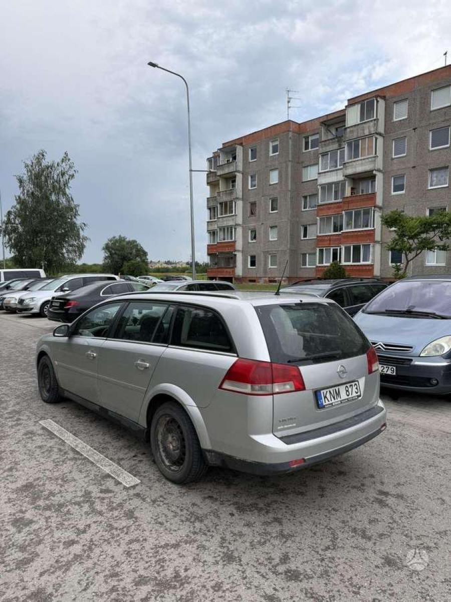 Grey Opel Vectra 2007 in Marijampole, with an engine capacity of 1.91 L and mileage of 300 thousand km for 900 €, photo 5 on AUTOMOTO.COM.LV