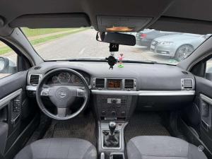 Grey Opel Vectra 2007 in Marijampole, with an engine capacity of 1.91 L and mileage of 300 thousand km for 900 €, photo 6 on AUTOMOTO.COM.LV