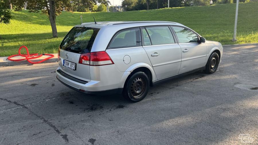 Grey Opel Vectra 2007 in Vilnius, with an engine capacity of 1.90 L and mileage of 300 thousand km for 1250 €, photo 5 on AUTOMOTO.COM.LV
