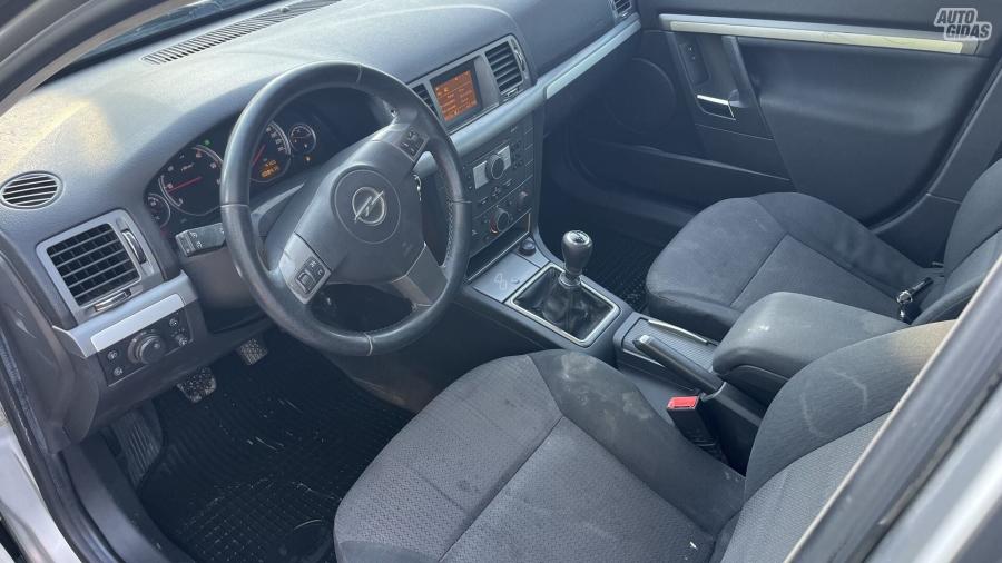 Grey Opel Vectra 2007 in Vilnius, with an engine capacity of 1.90 L and mileage of 300 thousand km for 1250 €, photo 8 on AUTOMOTO.COM.LV