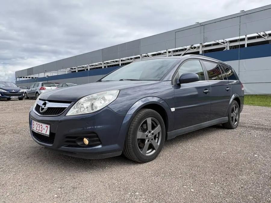 Grey Opel Vectra 2007 in Daugavpils, with an engine capacity of 1.90 L and mileage of 266 thousand km for 2850 €, photo 1 on AUTOMOTO.COM.LV