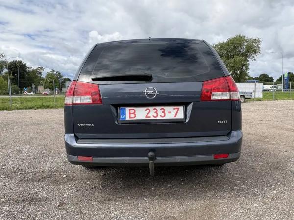 Grey Opel Vectra 2007 in Daugavpils, with an engine capacity of 1.90 L and mileage of 266 thousand km for 2850 €, photo 3 on AUTOMOTO.COM.LV