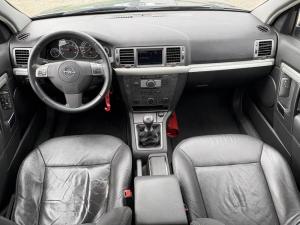 Grey Opel Vectra 2007 in Daugavpils, with an engine capacity of 1.90 L and mileage of 266 thousand km for 2850 €, photo 9 on AUTOMOTO.COM.LV